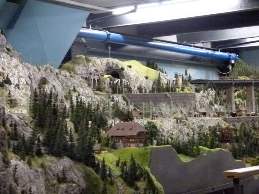A mountain view: The ModelRails Model Railroad and Toy Train Photo Archive