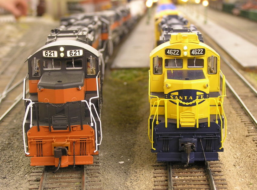 SD26's side by side in Georgetown: The ModelRails Model Railroad and ...