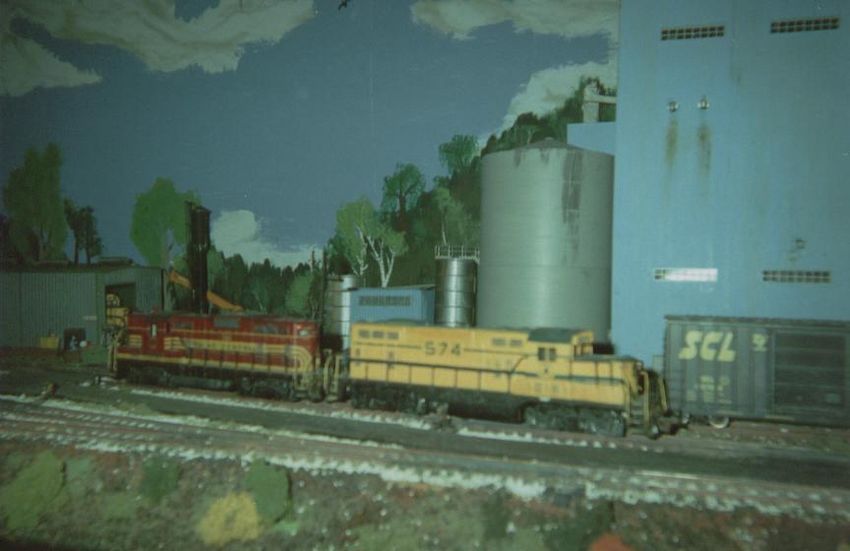 Mec 561 and 574 ready for todays switching: The ModelRails Model ...