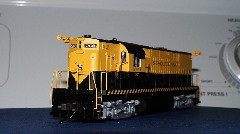 The new atlas HO scale C420 ex LIRR high hood: The ModelRails Model ...