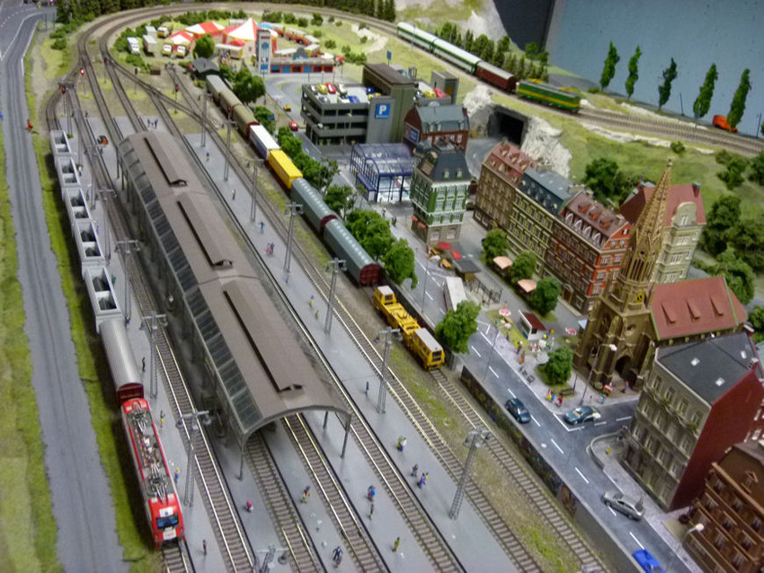 A view of one of the lay-outs: The ModelRails Model Railroad and Toy ...