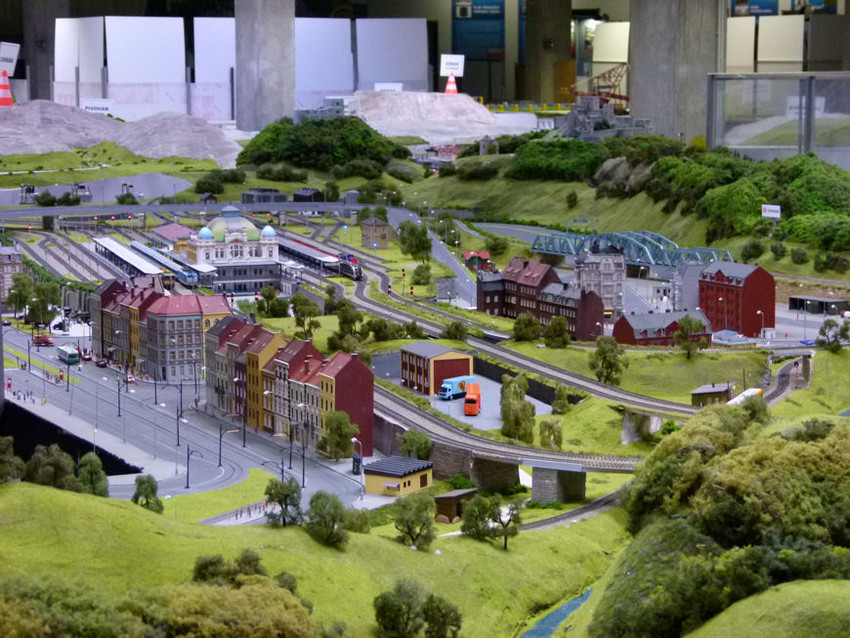 A view of one of the lay-outs: The ModelRails Model Railroad and Toy ...
