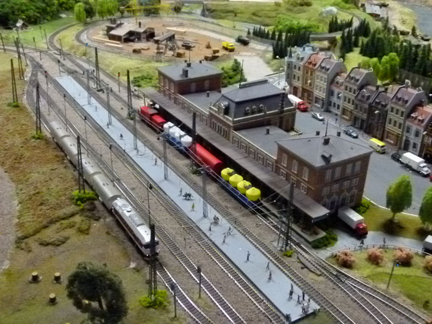 A view of one of the lay-outs: The ModelRails Model Railroad and Toy ...