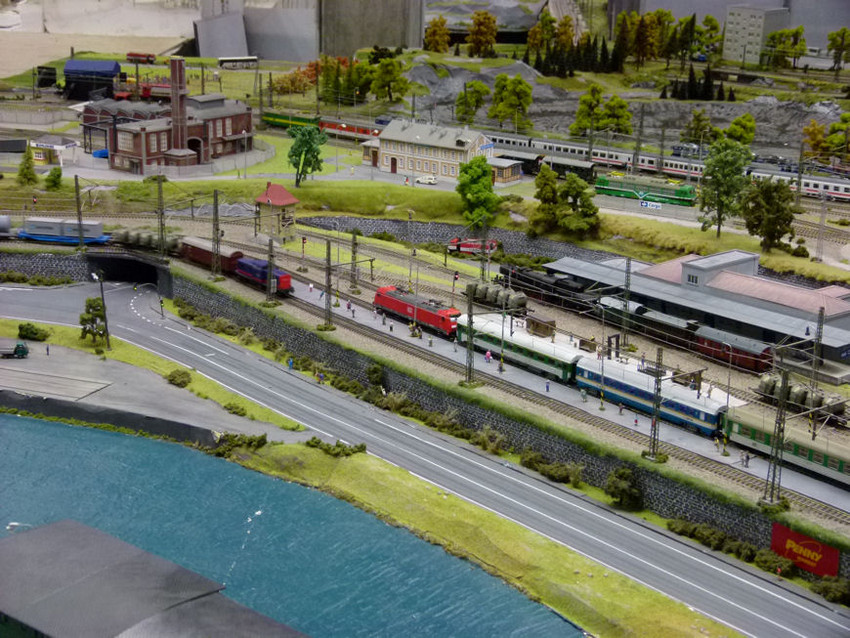 A view of the main lay-out: The ModelRails Model Railroad and Toy Train ...