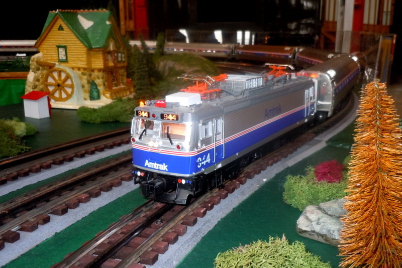 Amtrak AEM 7 in O-Gauge: The ModelRails Model Railroad and Toy Train ...