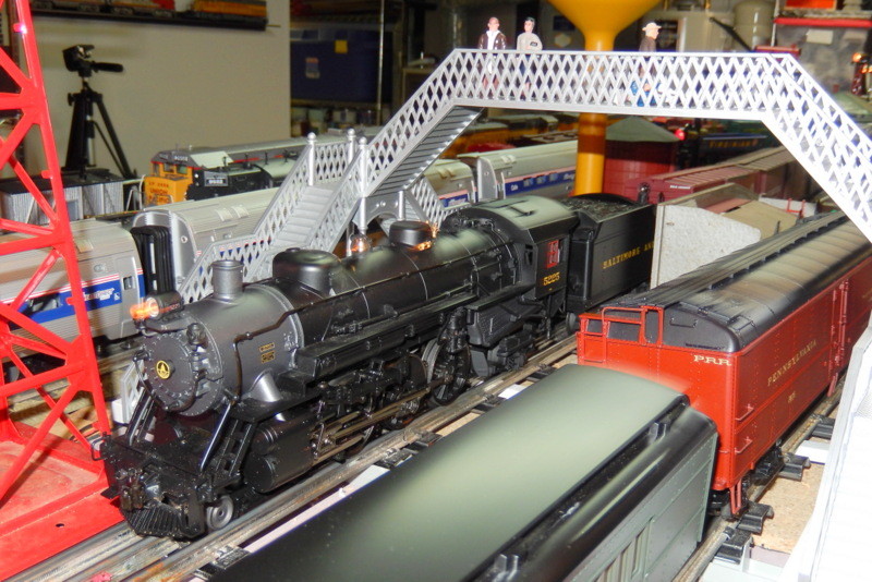 Railfans watch the action: The ModelRails Model Railroad and Toy Train ...