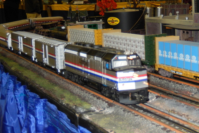 Amtrak F40 in O-gauge: The ModelRails Model Railroad and Toy Train ...