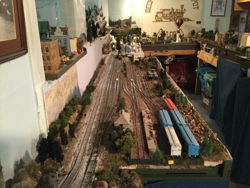 Ho train layout: The ModelRails Model Railroad and Toy Train Photo Archive